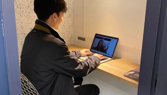 《六本木ヒルズ徒歩3分》◆1時間500円の1人用個室◆wi-fi・電源完備◆WEB会議・面接、1人作業にピッタリの写真1