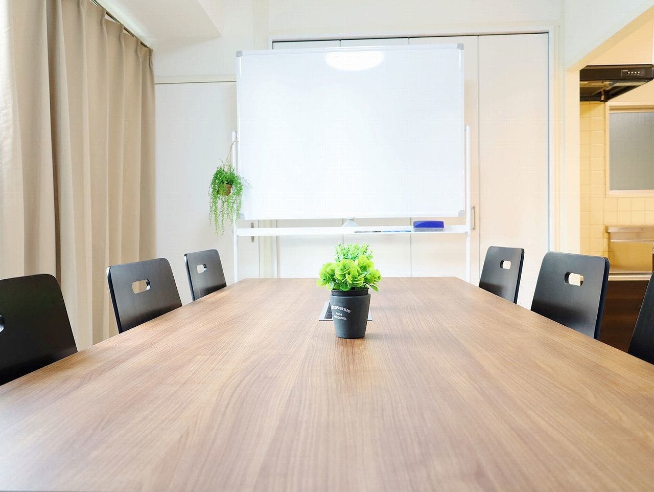 【川越駅3分！10名利用可！】綺麗な室内！WiFi・プロジェクター・ホワイトボード全て無料！ふれあい貸し会議室 川越Aの写真5