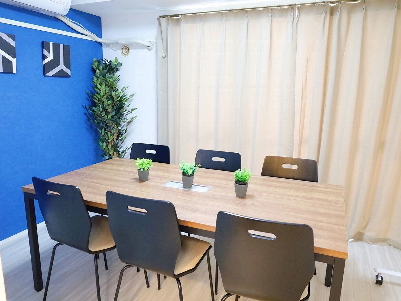 【川越駅3分！10名利用可！】綺麗な室内！WiFi・プロジェクター・ホワイトボード全て無料！ふれあい貸し会議室 川越Aの写真6