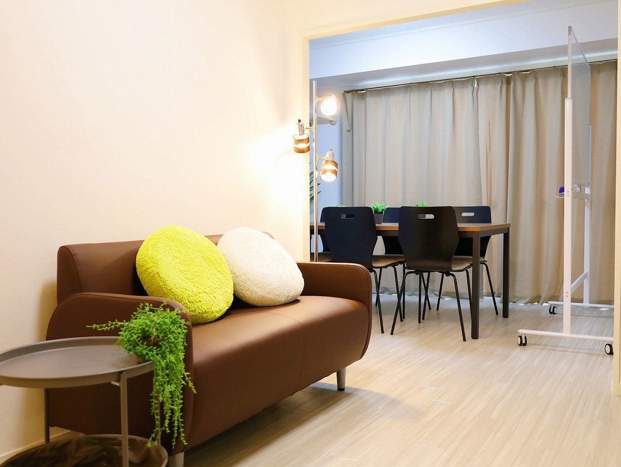 【川越駅3分！10名利用可！】綺麗な室内！WiFi・プロジェクター・ホワイトボード全て無料！ふれあい貸し会議室 川越Aの写真8