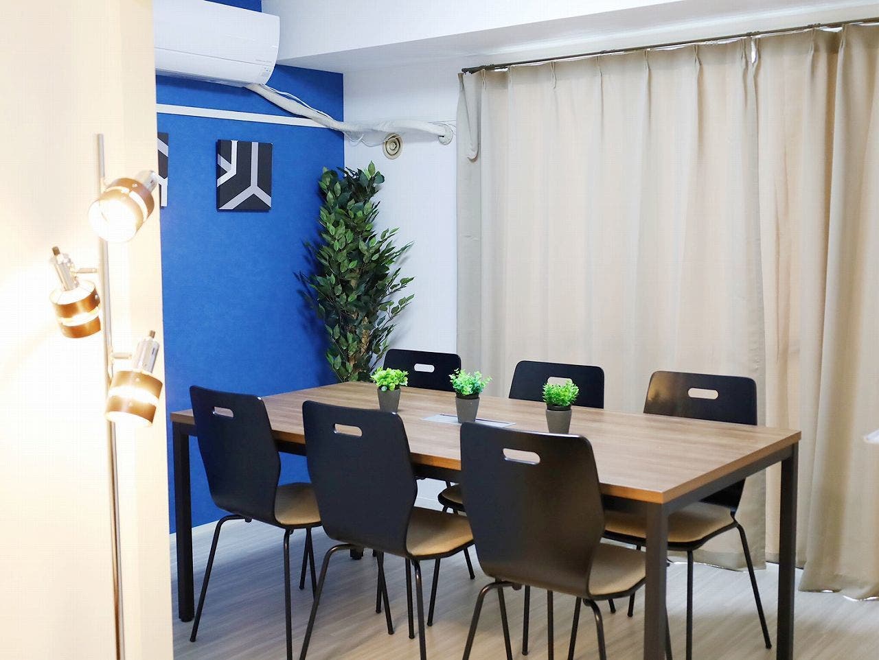 【川越駅3分！10名利用可！】綺麗な室内！WiFi・プロジェクター・ホワイトボード全て無料！ふれあい貸し会議室 川越Aの写真9