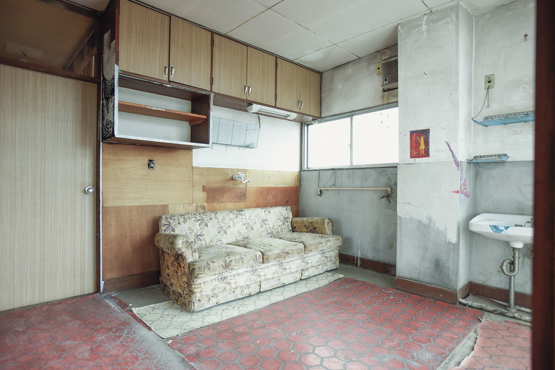 【宇都宮中心部・二荒山神社から徒歩３分】30年以上使われていなかった廃墟スタジオ★24時間利用可/85㎡/３個室の写真5