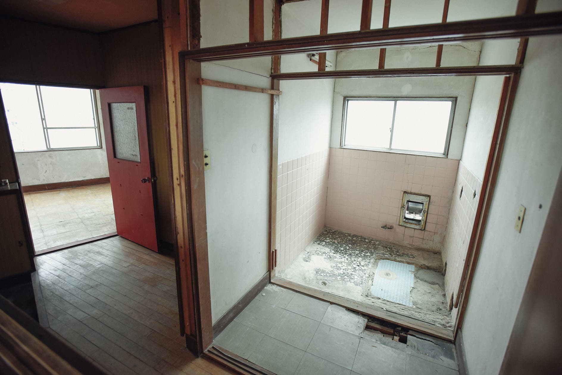 【宇都宮中心部・二荒山神社から徒歩３分】30年以上使われていなかった廃墟スタジオ★24時間利用可/85㎡/３個室の写真6