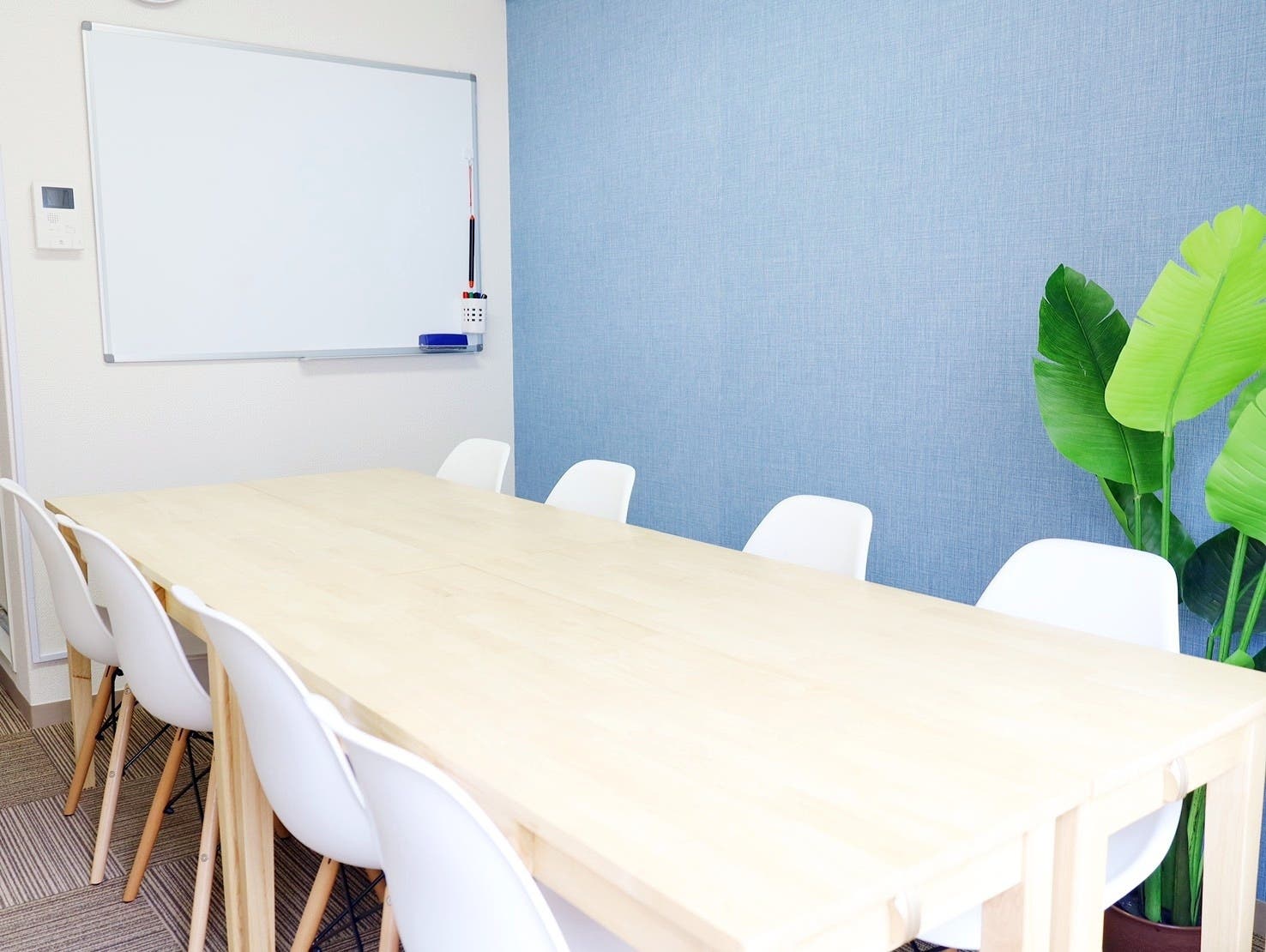 ＜新宿駅徒歩5分＞新宿西口大ガード交差点徒歩1分/10名収容(最適8名まで）会議・カラー診断(自然光あり)・撮影等にの写真2