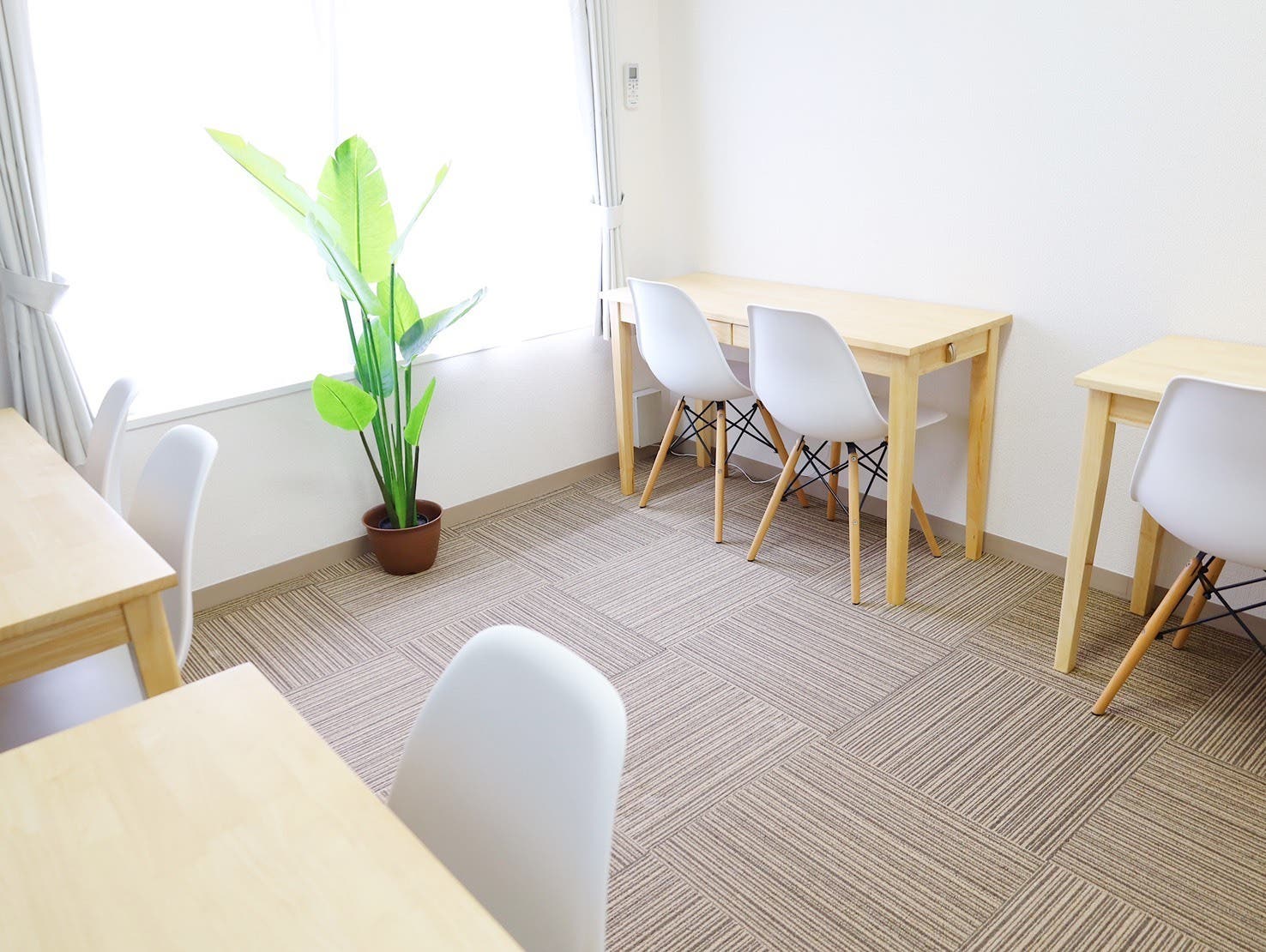 ＜新宿駅徒歩5分＞新宿西口大ガード交差点徒歩1分/10名収容(最適8名まで）会議・カラー診断(自然光あり)・撮影等にの写真11