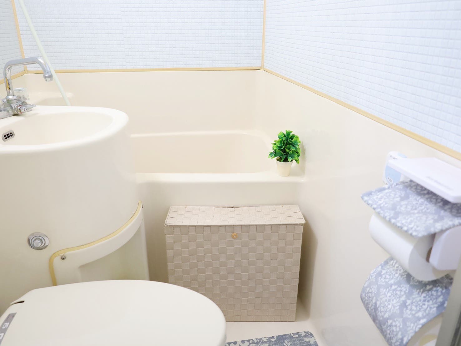 ＜新宿駅徒歩5分＞新宿西口大ガード交差点徒歩1分/10名収容(最適8名まで）会議・カラー診断(自然光あり)・撮影等にの写真13