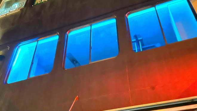 夜には激変!長居駅2番出口目の前の人工芝フロアや壁一面の大型ミラーがある貸し切りジム!の写真4