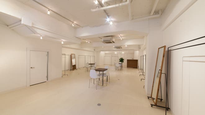 【大阪・心斎橋】おしゃれな空間でセミナー・個展・ロケ撮などのご利用に!ハーフスペース(約19坪) の写真1