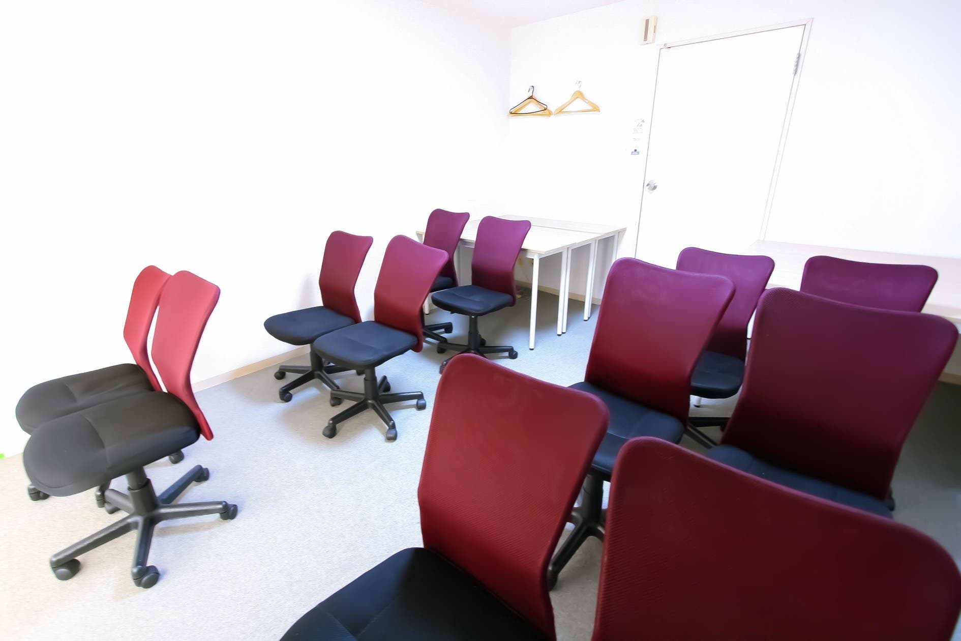 【渋谷駅ハチ公口6分！地下鉄1番出口3分！16名利用可！】完全個室！綺麗な室内！ホワイトボード完備！コモンズ会議室 渋谷道玄坂の写真13