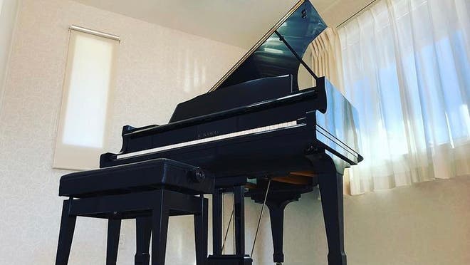 河尻バス停から徒歩30秒のグランドピアノ 駐車スペースありの写真1