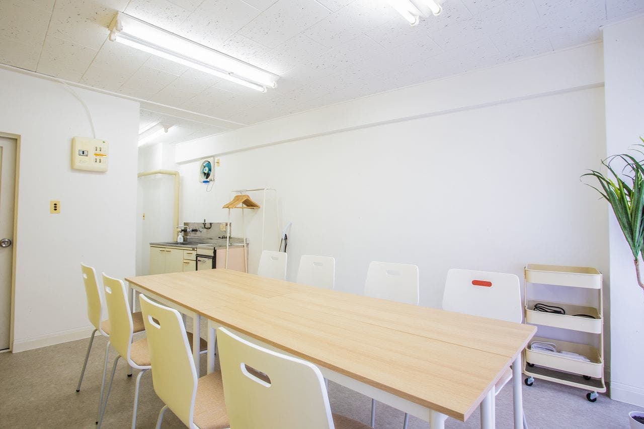【八丁堀駅2分！12名利用可】綺麗な室内！WiFi・プロジェクター・ホワイトボード全て無料！土足可！ふれあい貸し会議室 八丁堀Bの写真11