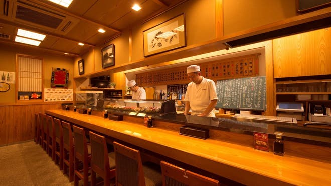 金沢駅より徒歩5分、近隣にコイン🅿️有りで好アクセス。会場は新しくて広々とした空間。ビジネスからプライベートでのご利用可能ですの写真4