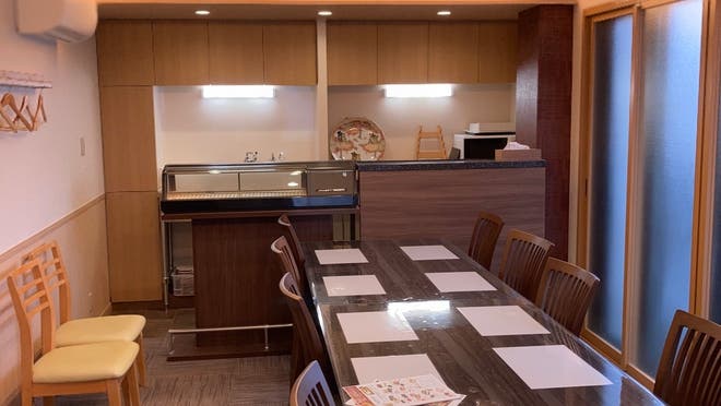 金沢駅より徒歩5分、近隣にコイン🅿️有りで好アクセス。会場は新しくて広々とした空間。ビジネスからプライベートでのご利用可能ですの写真6