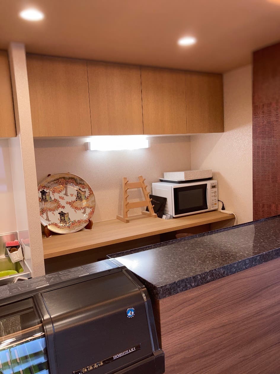  金沢駅より徒歩5分、近隣にコイン🅿️有りで好アクセス。会場は新しくて広々とした空間。ビジネスからプライベートでのご利用可能ですの写真10