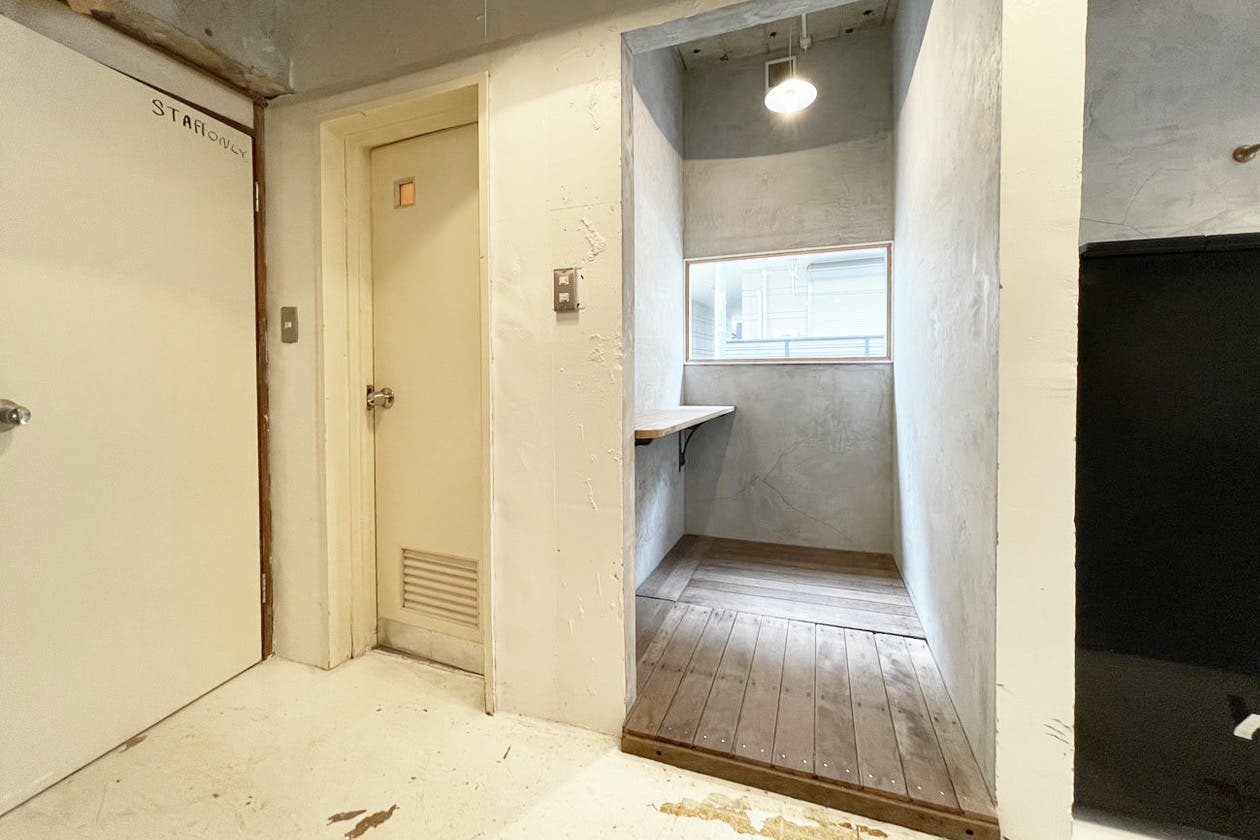 新宿駅より徒歩４分のビンテージ家具を使用したレンタルスペースの写真5