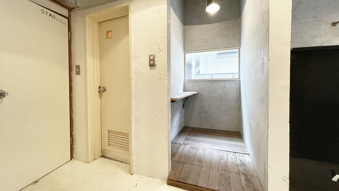 新宿駅より徒歩4分のビンテージ家具を使用したレンタルスペースの写真5