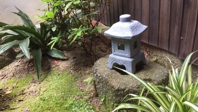 1時間半のワークショップ:ミニドールハウス・墨絵・うちわや扇子・粘土の和菓子・ケーキ制作と坪庭で作品撮影。予約リクエストの写真3