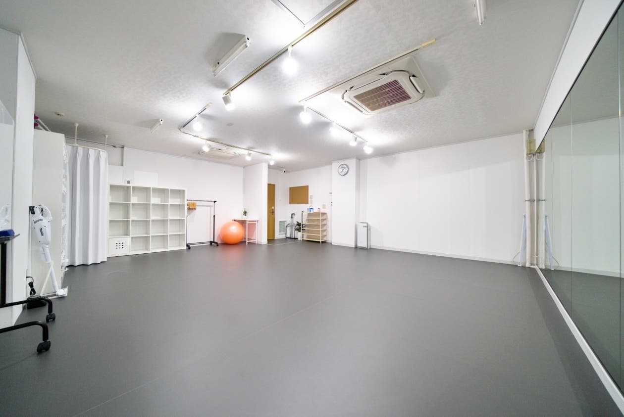 【中野駅2分】ダンスができるレンタルスタジオ／幅5.1mの大型鏡／ダンス・バレエ用リノリウム床／練習・教室利用に最適なスペースの写真5