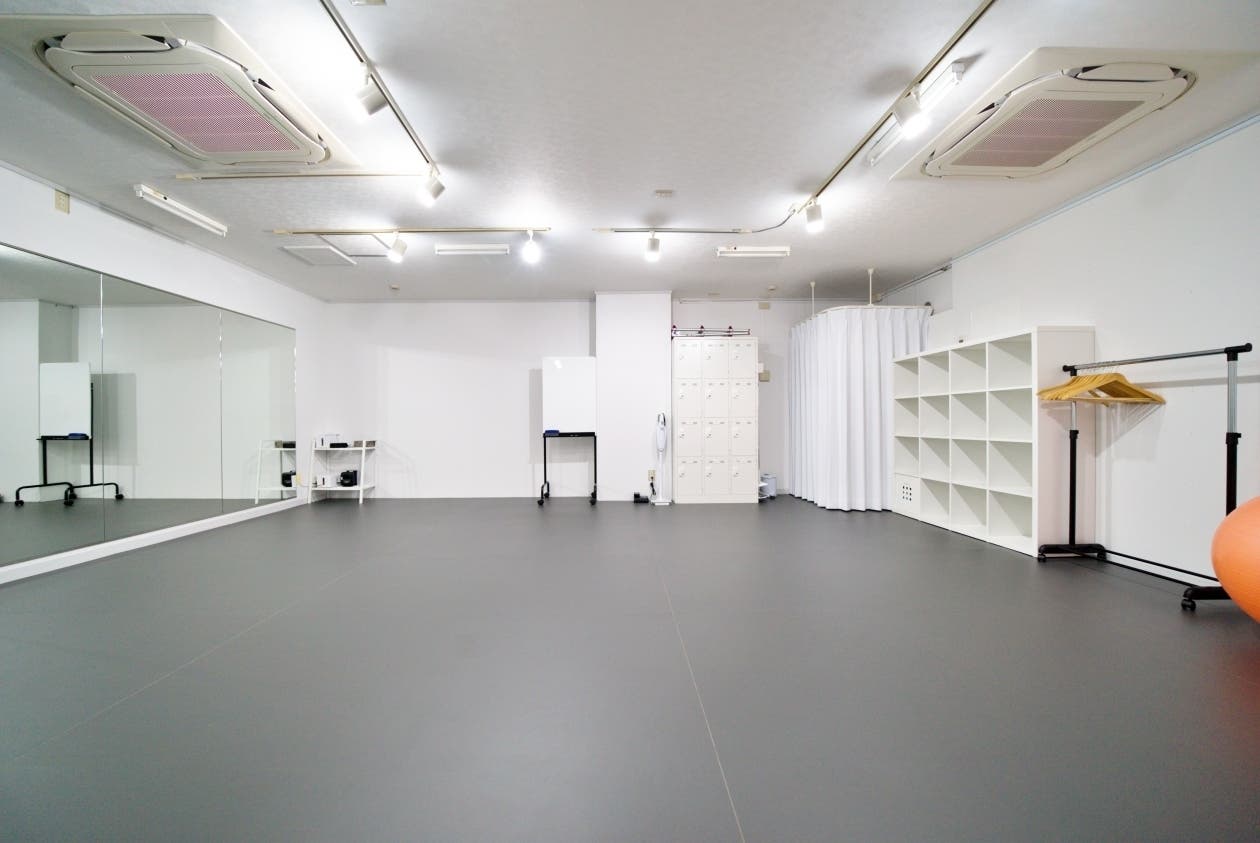 【中野駅2分】ダンスができるレンタルスタジオ／幅5.1mの大型鏡／ダンス・バレエ用リノリウム床／練習・教室利用に最適なスペースの写真6