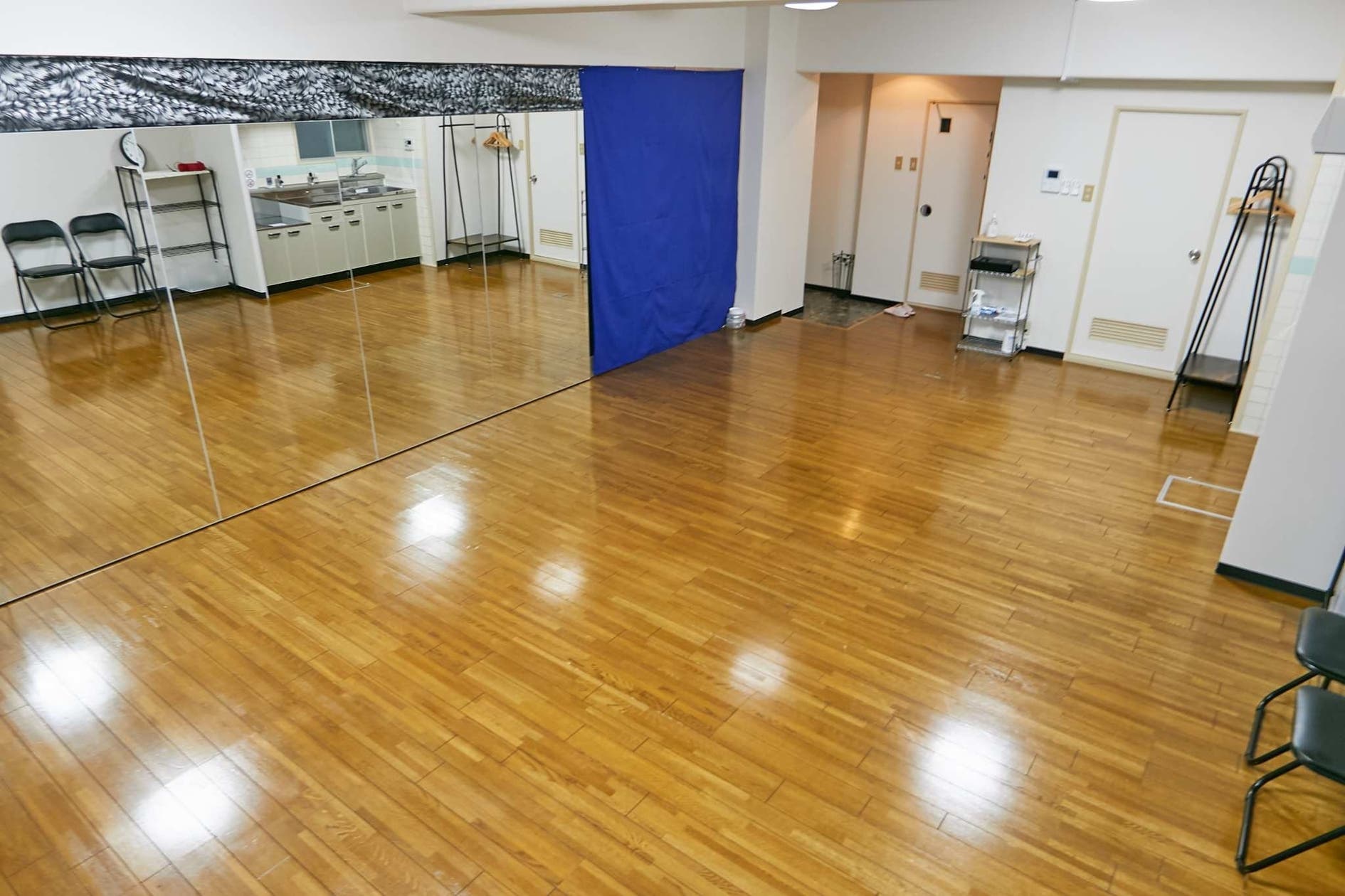 【上本町駅から徒歩3分】バレエバーのあるダンスとヨガができるスタジオの写真6