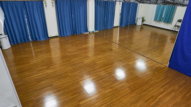 【上本町駅から徒歩3分】バレエバーのあるダンスとヨガができるスタジオの写真1