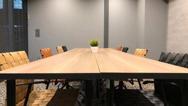 五橋駅目の前!【1階会議室】Wi-fi完備/ホワイトボード/飲食OK/お洒落な空間で撮影部屋にも◎の写真2