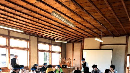 津市白山町の旧村役場を改装した昭和レトロなシェアスペースの写真4