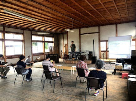 津市白山町の旧村役場を改装した昭和レトロなシェアスペースの写真8