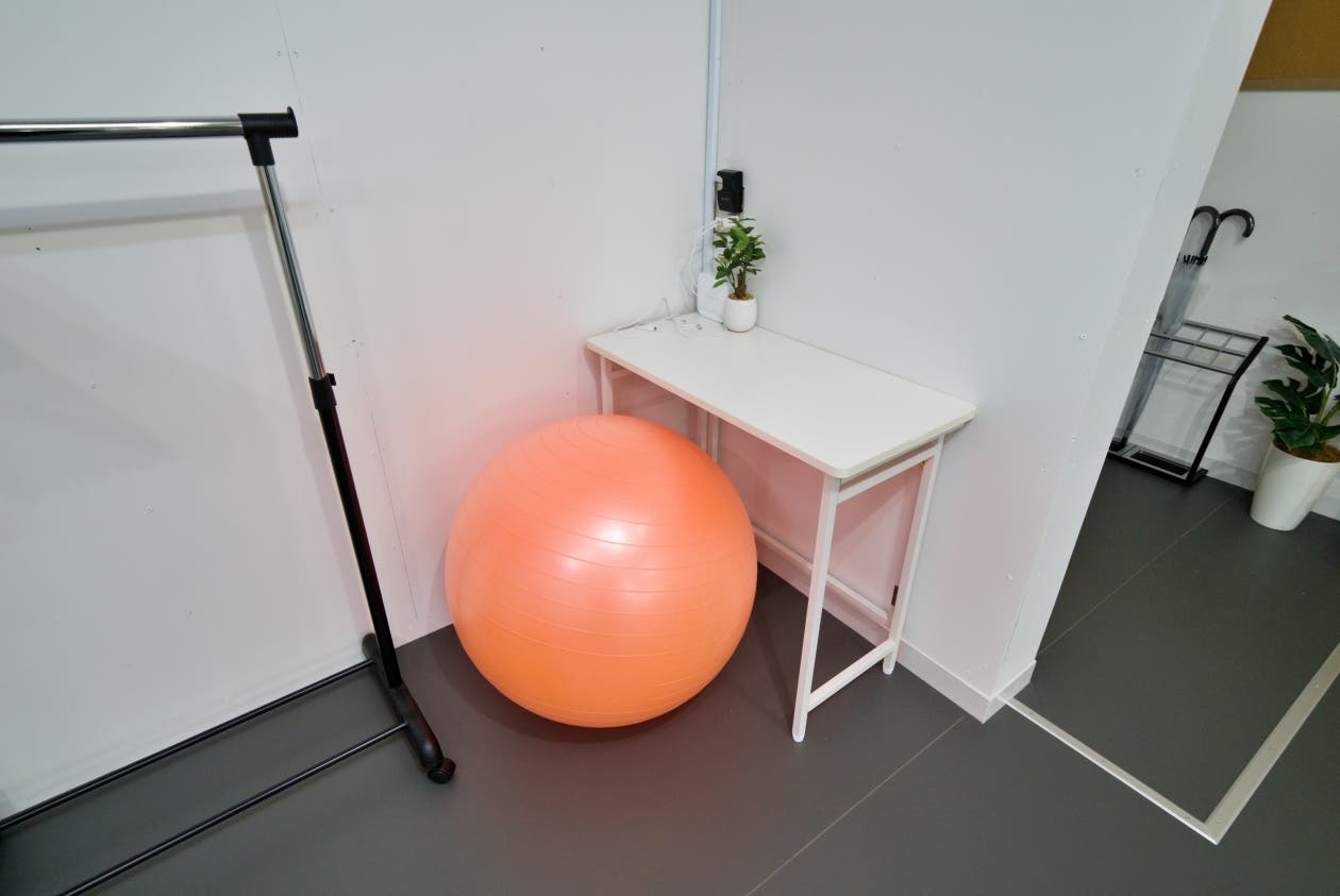 【中野駅2分】ダンスができるレンタルスタジオ／幅5.1mの大型鏡／ダンス・バレエ用リノリウム床／練習・教室利用に最適なスペースの写真13