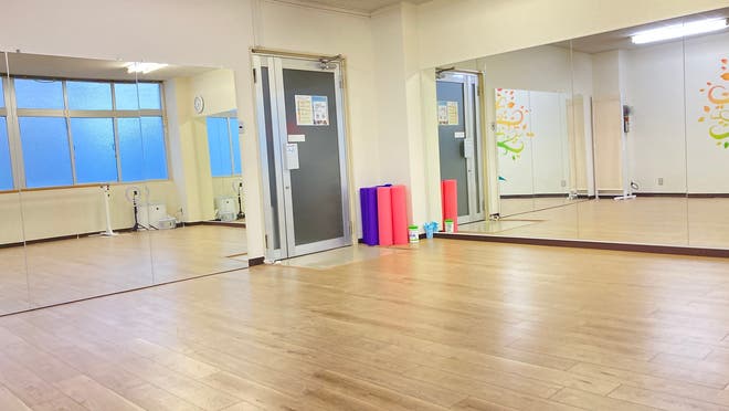 【近鉄奈良駅徒歩1分】ダンスができるレンタルスタジオ/鏡面2面(4.5mと2.7m)/フローリング/ダンス、ヨガ、会議室等の写真2