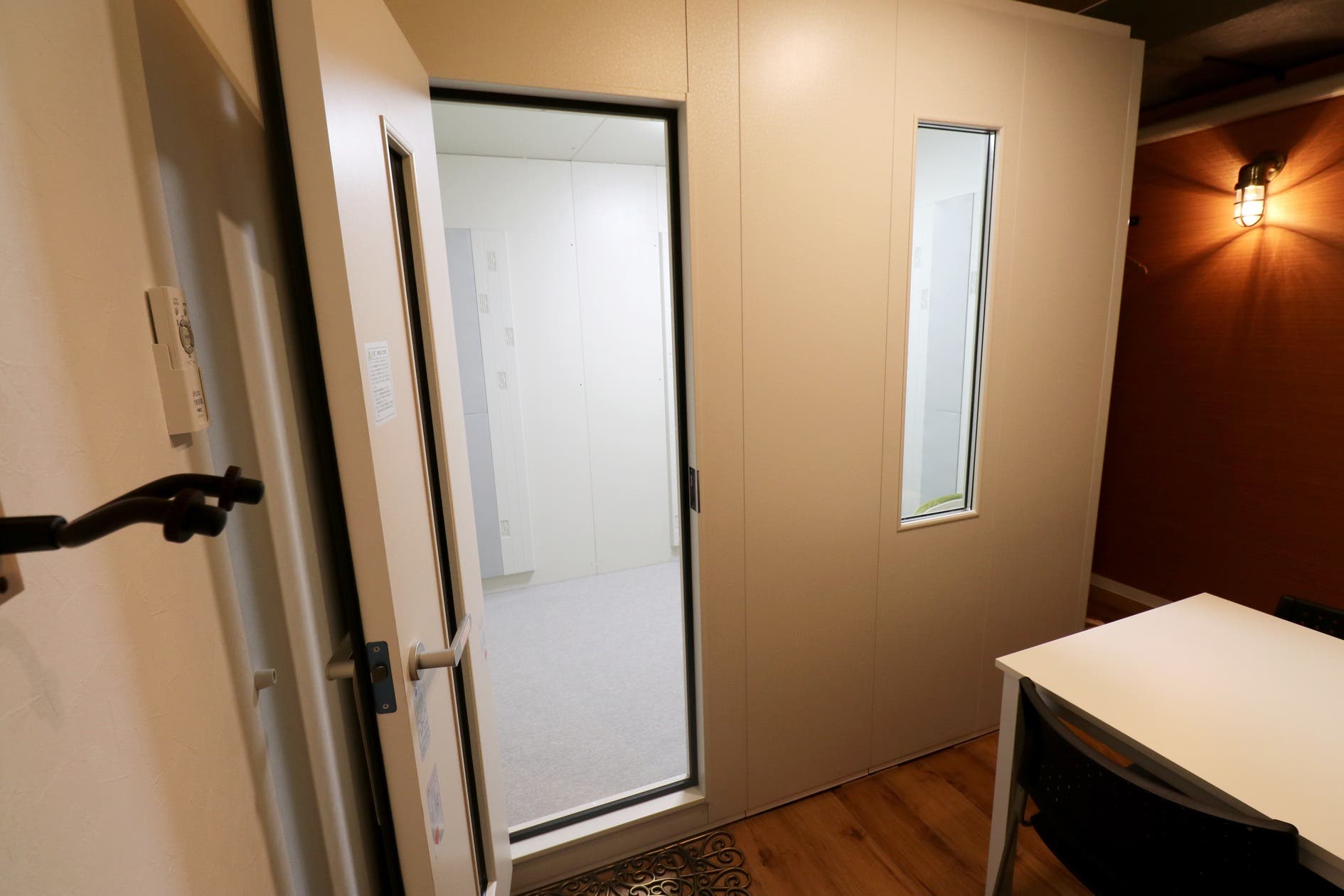 【赤羽駅徒歩2分の防音室♪】防音TV会議・レッスン・音録りスタジオに♪赤ばね防音部屋。の写真8