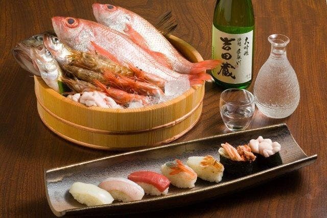  金沢駅より徒歩5分、近隣にコイン🅿️有りで好アクセス。会場は新しくて広々とした空間。ビジネスからプライベートでのご利用可能ですの写真25