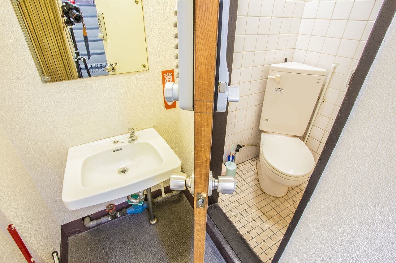 【新宿駅南口3分！14名利用可！】完全個室！綺麗な室内！WiFi・ホワイトボード全て無料！コモンズ会議室 新宿西口２の写真13