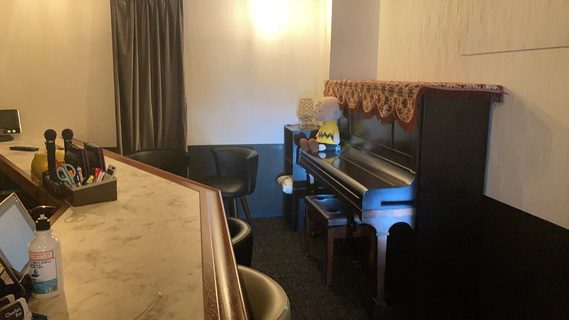 ピアノとカラオケDAM付の完全禁煙カウンターバー！麻布十番駅より徒歩1分。の写真9