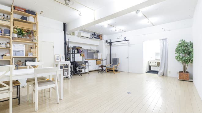 「撮影スタジオ」東新宿駅より徒歩5分 全身撮影OK 機材完備/メイクルーム/キッチン/バスルームの写真2