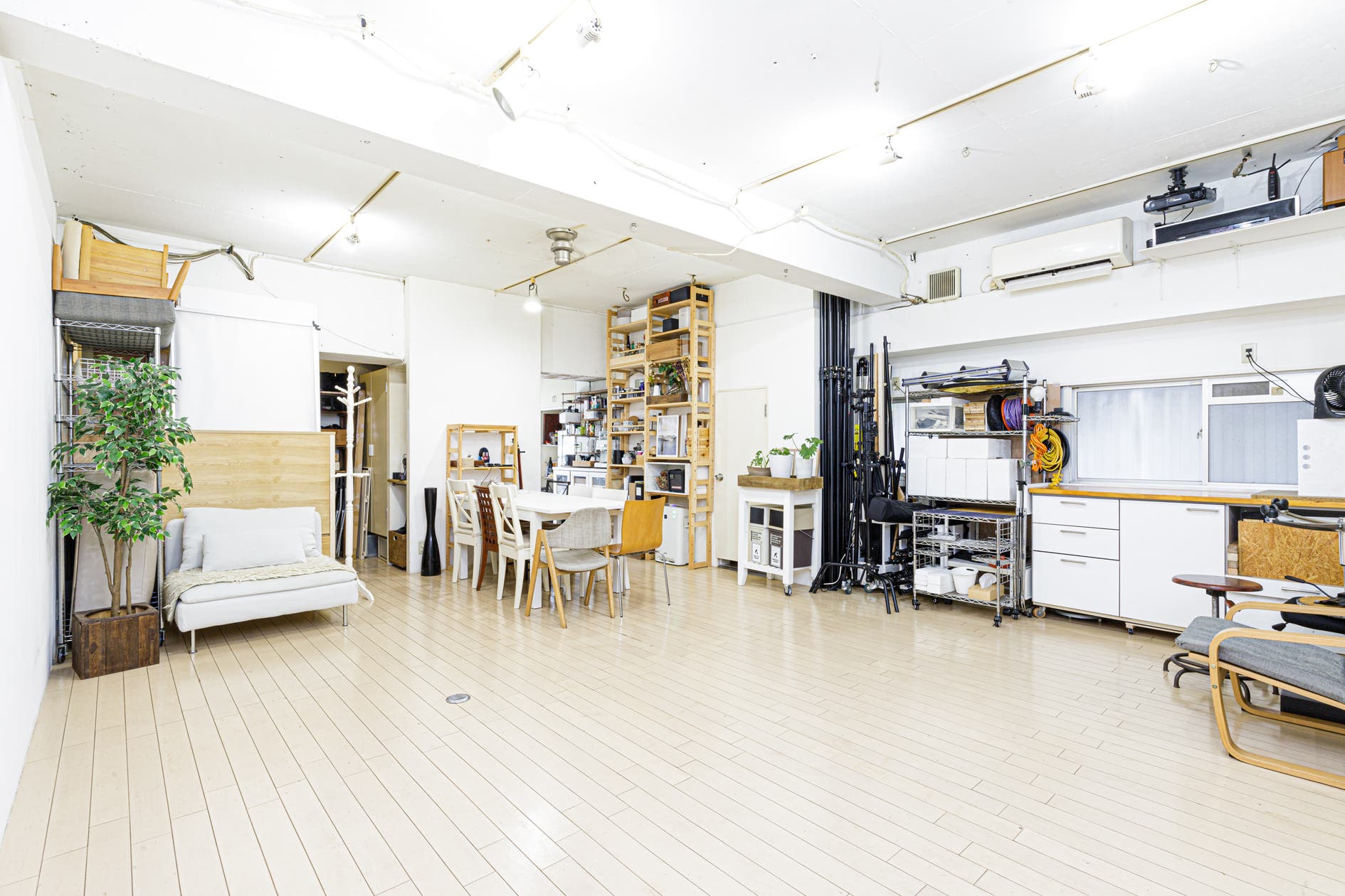 「撮影スタジオ」東新宿駅より徒歩5分 全身撮影OK 機材完備/ﾒｲｸﾙｰﾑ/ｷｯﾁﾝ/ﾊﾞｽﾙｰﾑの写真4