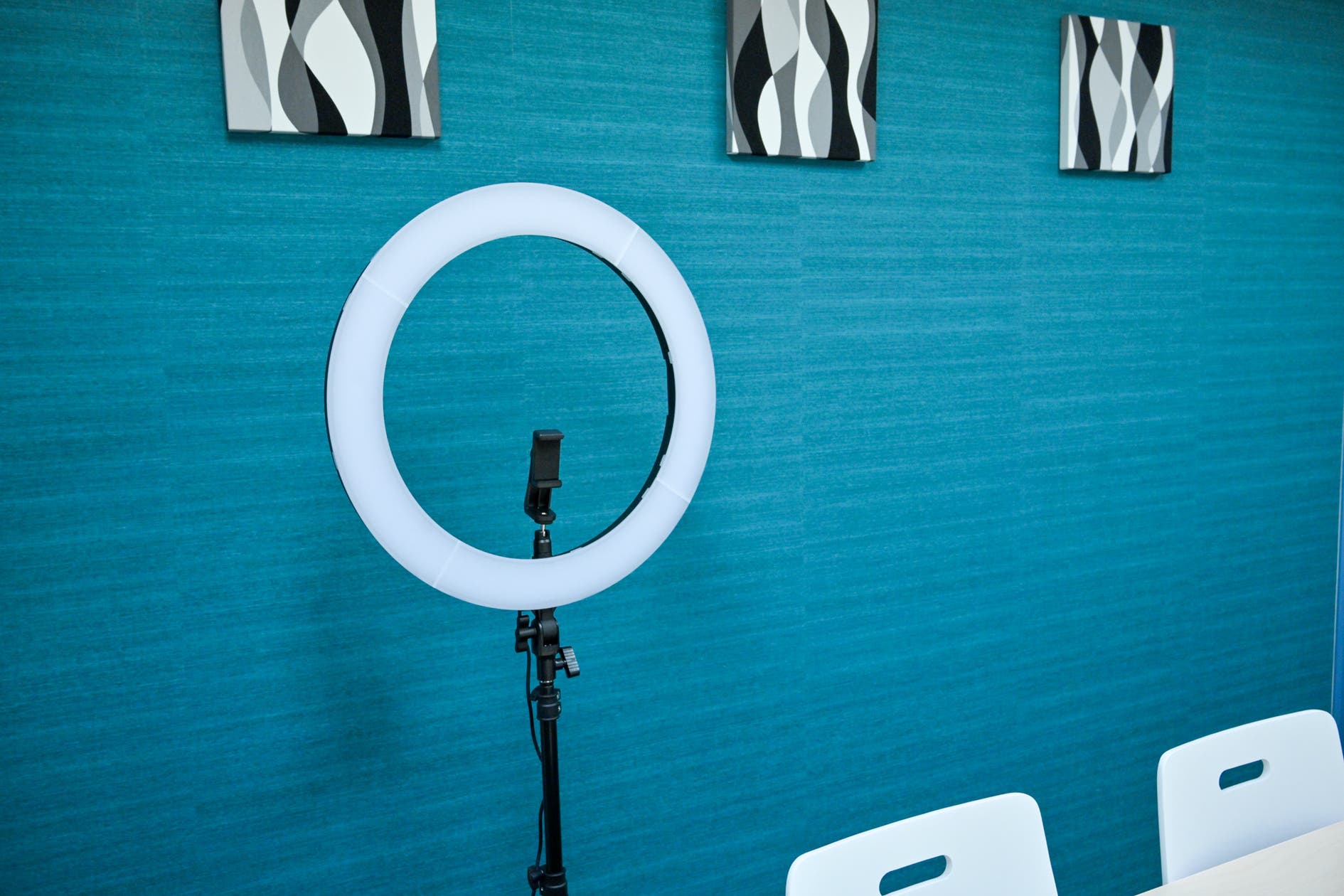 【藤沢駅２分】GS貸会議室ブルー・高速インターネット・完全個室・アクリル板設置・きれいなスペースで快適に動画撮影・会議ができる！の写真6