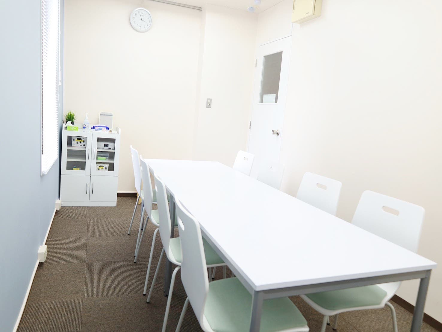 【赤坂見附駅徒歩2分/赤坂駅徒歩4分】10名/高速光Wifi・プロジェクター/ボドゲや楽器練習にも/軽飲食可/靴のまま利用可の写真4