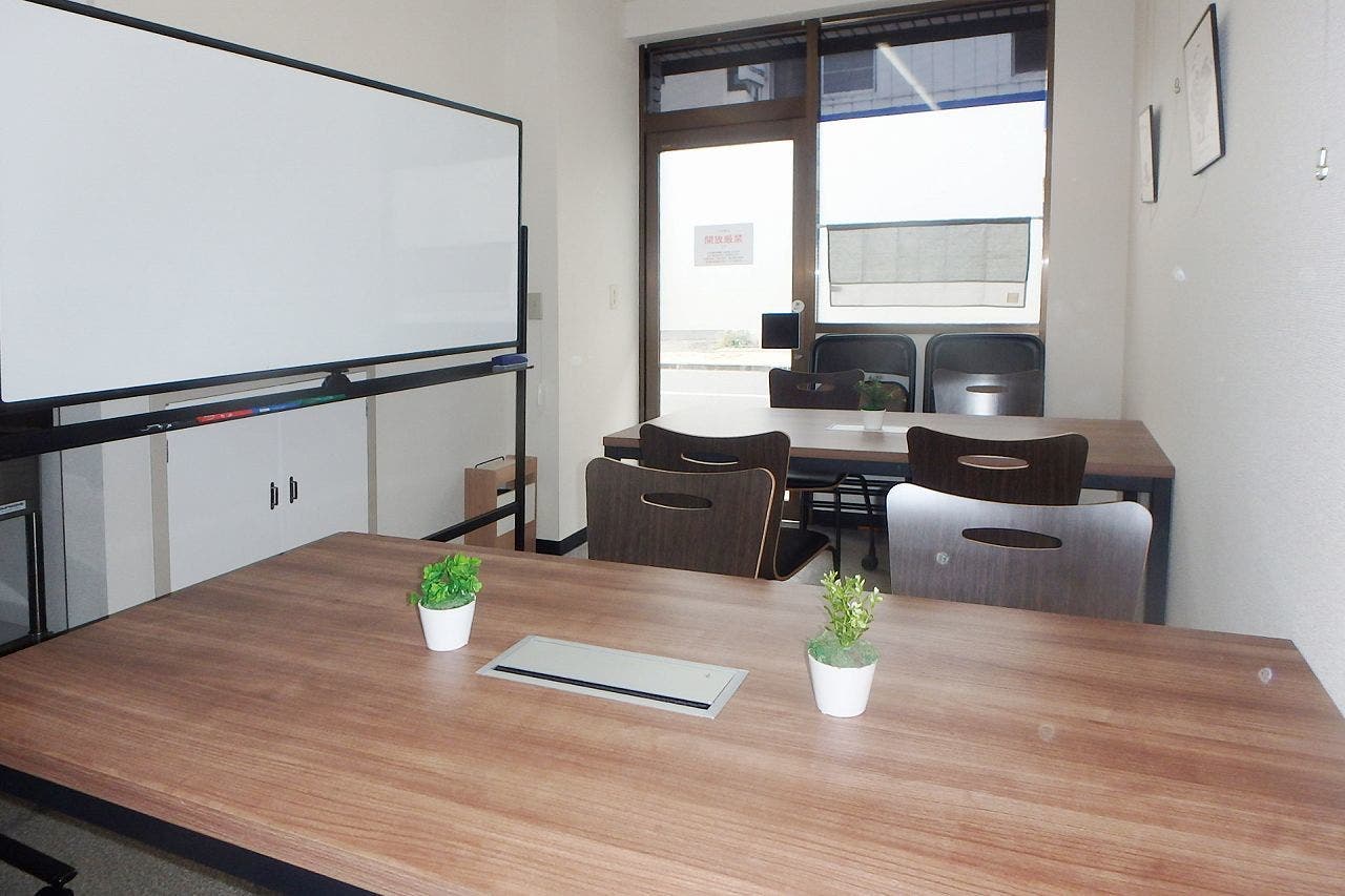 【綾瀬駅4分！12名】綺麗な室内！飲食可！WiFi・モニター・ホワイトボード全て無料！土足可！ふれあい貸し会議室 綾瀬A-トレの写真9