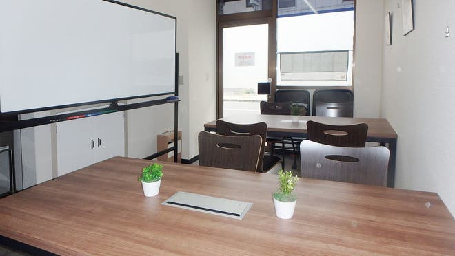 【綾瀬駅4分!12名】綺麗な室内!飲食可!WiFi・モニター・ホワイトボード全て無料!土足可!ふれあい貸し会議室 綾瀬A-トレの写真9