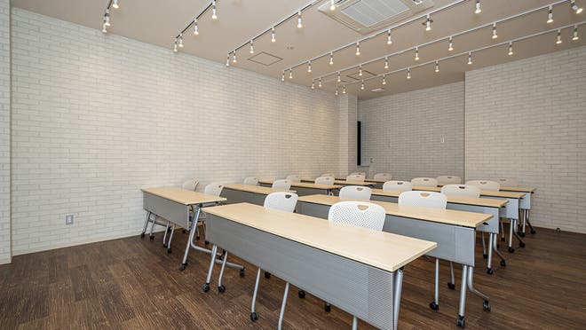 【P2】大船駅から徒歩3分の「セミナールーム」「貸会議室」です。の写真2