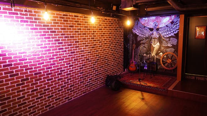 JR稲毛駅徒歩4分!本格バースペースを備えたロケーション【撮影/演奏/パーティ/セミナー/コスプレ更衣室完備】の写真1