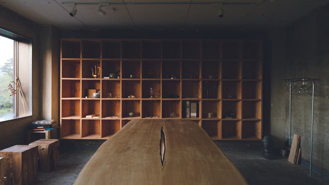 京都御所の借景が映える、コンクリートと木材で構成されたラフながらも静謐な空間!展示会やポップアップ、撮影スタジオに!の写真1