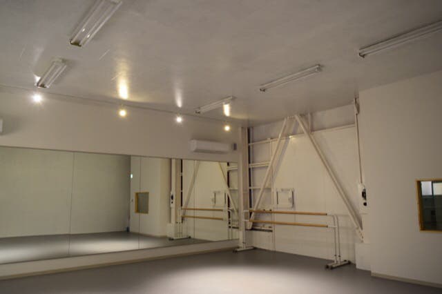 2021年3月にできたばかりの綺麗なスタジオ☆バレエ、ダンス、ヨガのレッスンに最適！の写真2