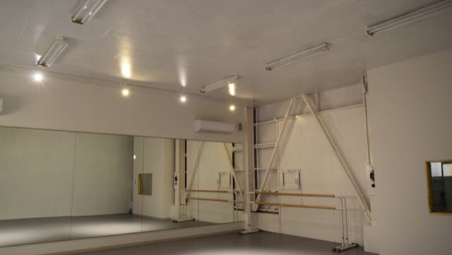 2021年3月にできたばかりの綺麗なスタジオ☆バレエ、ダンス、ヨガのレッスンに最適!の写真2