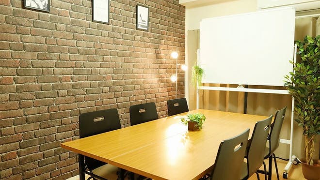 【中目黒駅7分!10名利用可!】綺麗な室内!WiFi・プロジェクター・ホワイトボード全て無料!ふれあい貸し会議室 中目黒Aの写真1