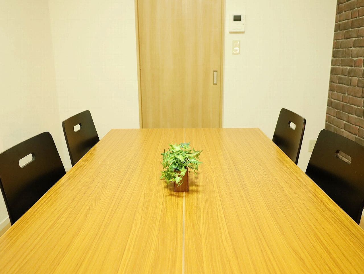 【中目黒駅7分！10名利用可！】綺麗な室内！WiFi・プロジェクター・ホワイトボード全て無料！ふれあい貸し会議室 中目黒Aの写真5