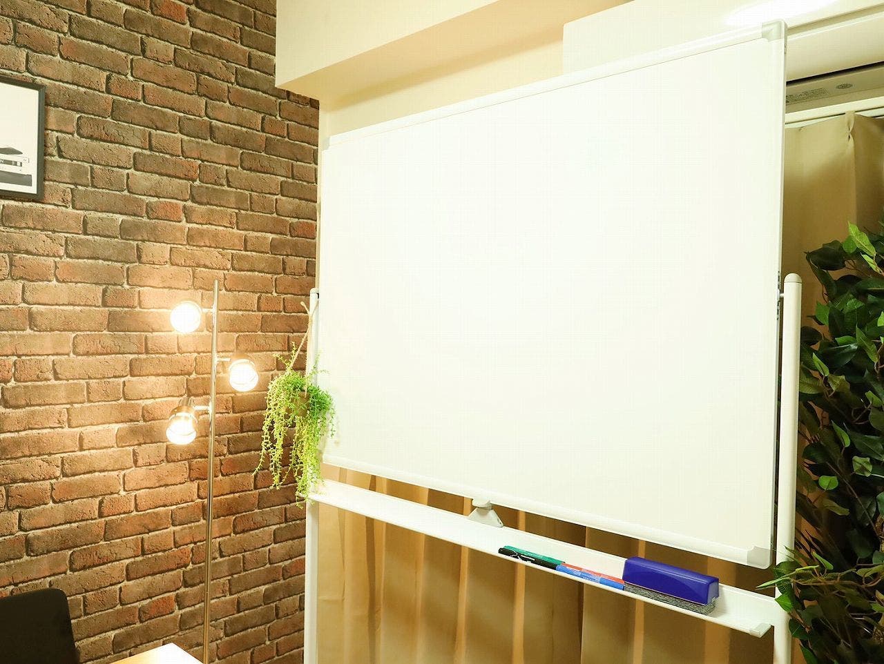【中目黒駅7分！10名利用可！】綺麗な室内！WiFi・プロジェクター・ホワイトボード全て無料！ふれあい貸し会議室 中目黒Aの写真8
