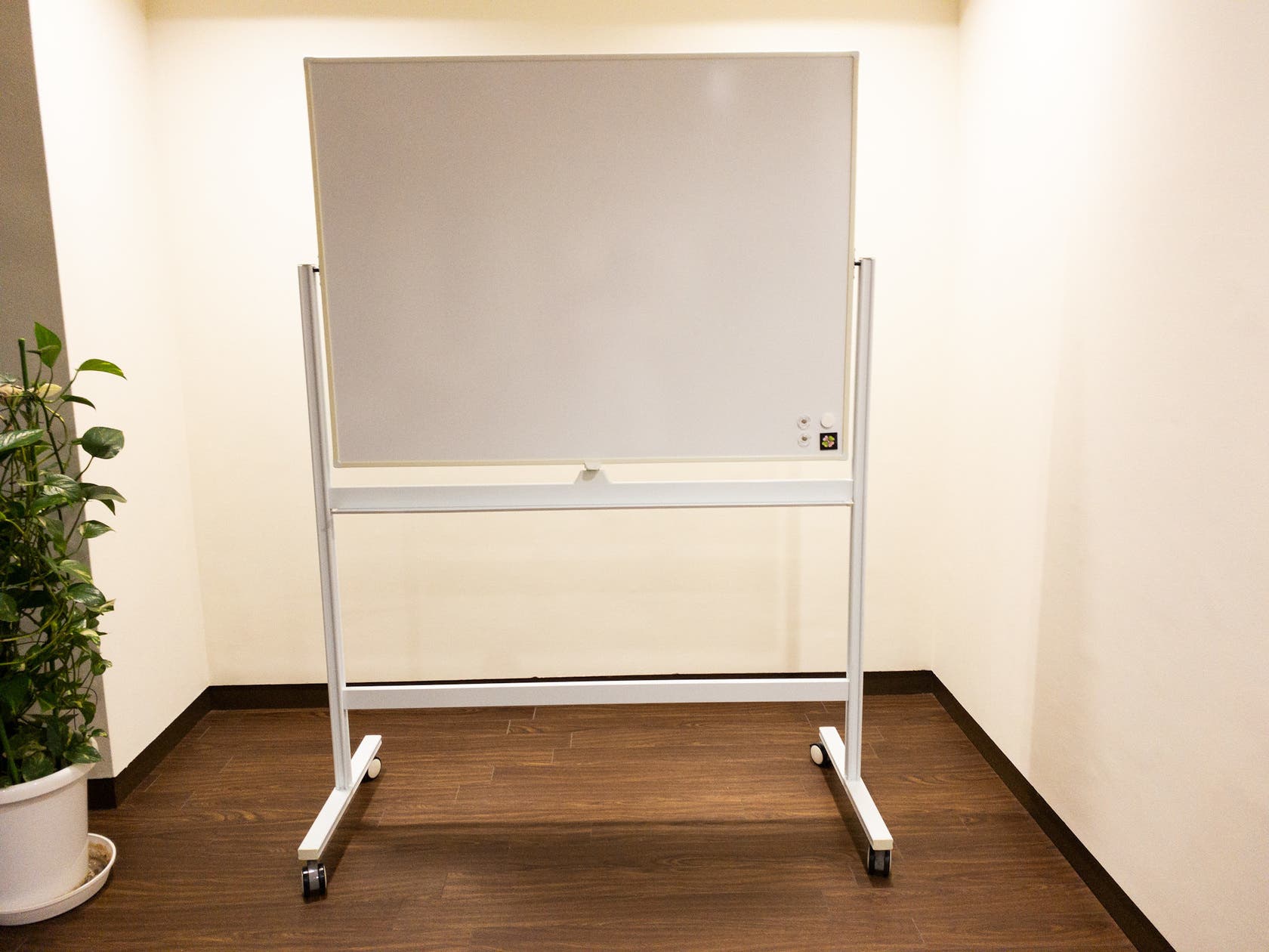 広島三越&胡町電停から徒歩1分✨広いスタジオ&スペース✨全身鏡が壁２面✨ヨガマット無料貸出し✨ダンスの写真9