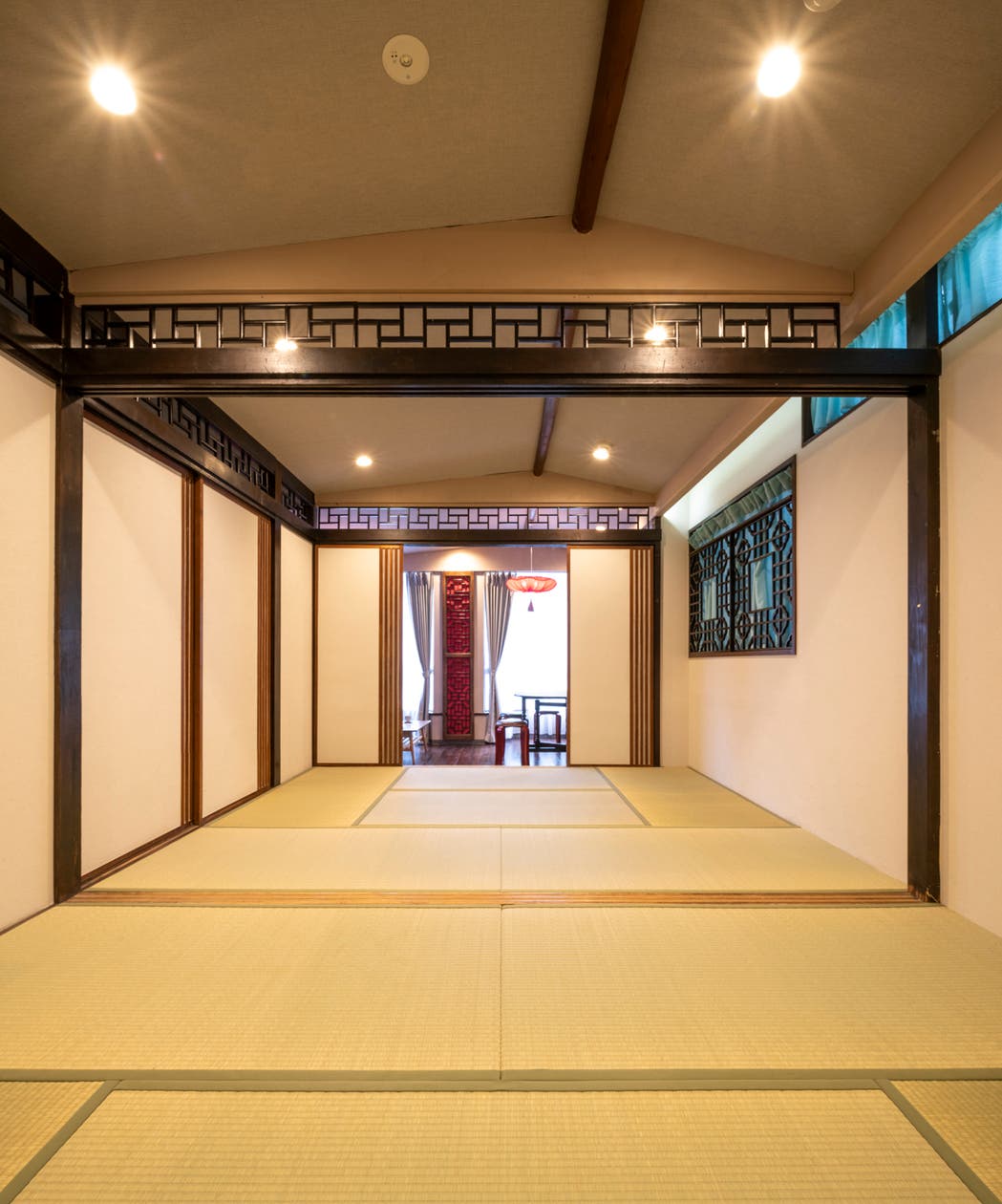 「オールド上海」をイメージして創り上げられた撮影スペースの写真5